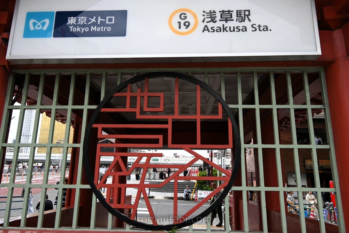 Kaminarimon Gate: The Iconic Entrance to Asakusa's Sensoji Temple