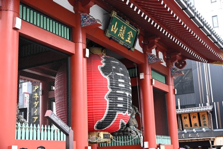 Kaminarimon Gate: The Iconic Entrance to Asakusa's Sensoji Temple